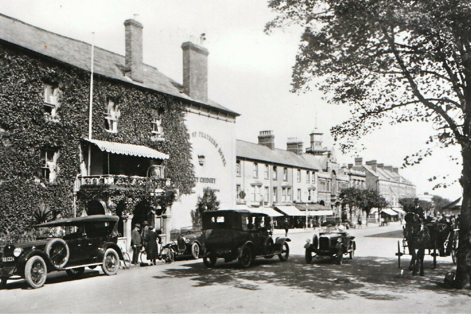 The ‘Feathers’ and the ‘Wellie’ in Minehead Town Centre - Word Gets Around